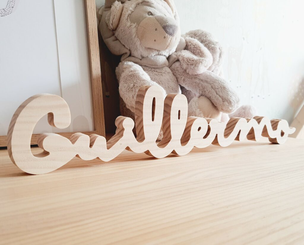Nombre en madera personalizado – Pistacho y Avellana